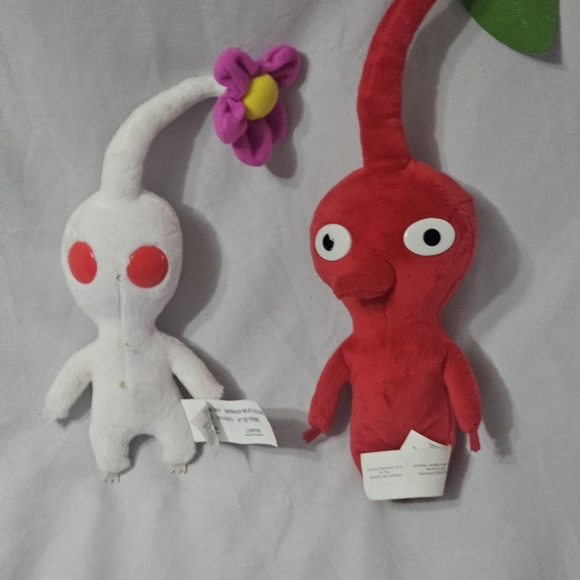 Nintendo | Toys | Nintendo Red And White Pikmin Plush Set | Poshmark
